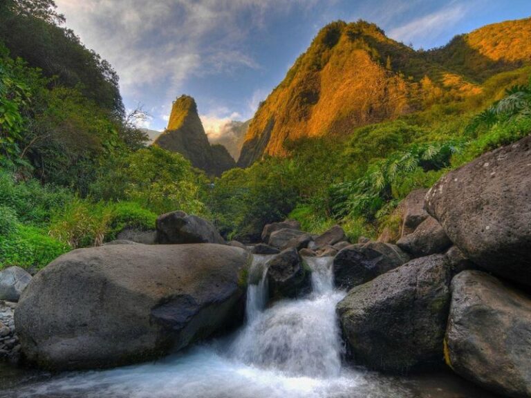 12 Stunning Hidden Gems in Hawaii That Will Leave You Speechless