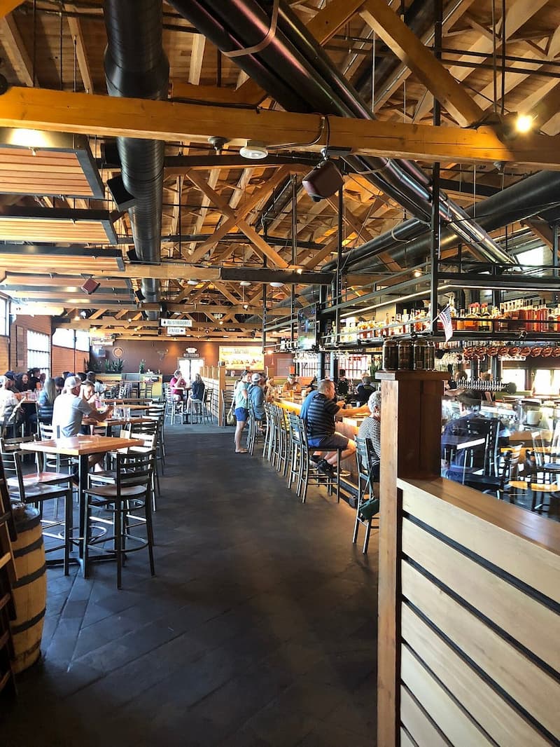 19 Unique Restaurants in Montana: Yurts, Ski Chalets, and More