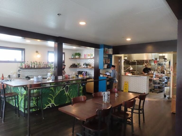 20 Fun and Unique Restaurants in Washington State: Views, Trains, Farm ...