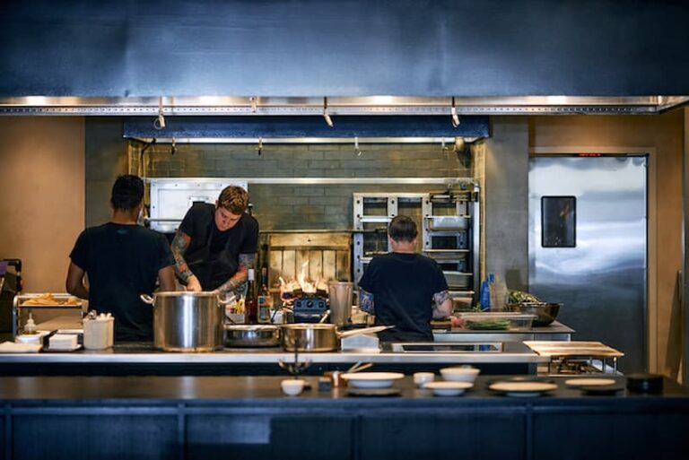 22 Best Oregon Restaurants (Belly Dancing, Dockside Dining, and More)