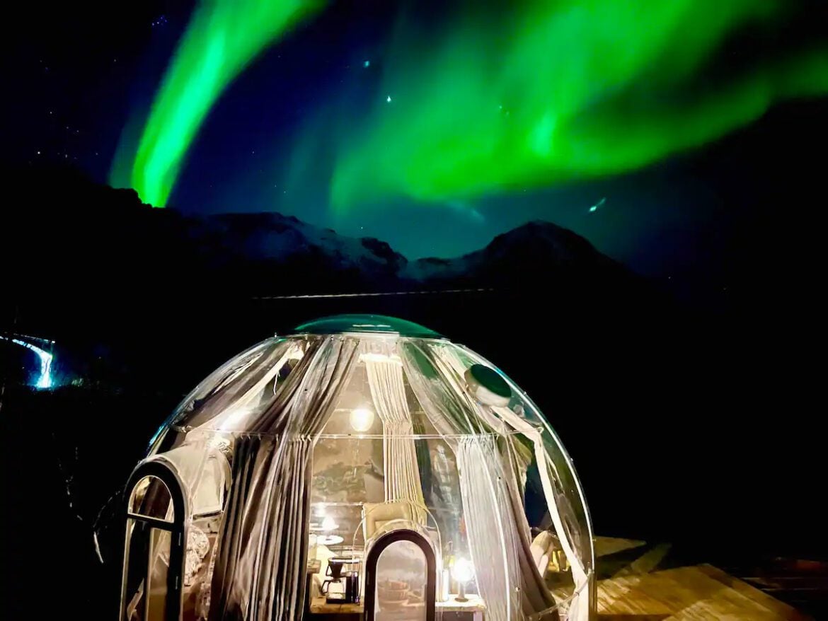 13 Beautiful Northern Lights Airbnbs in 2025: Igloos, Glass Houses ...