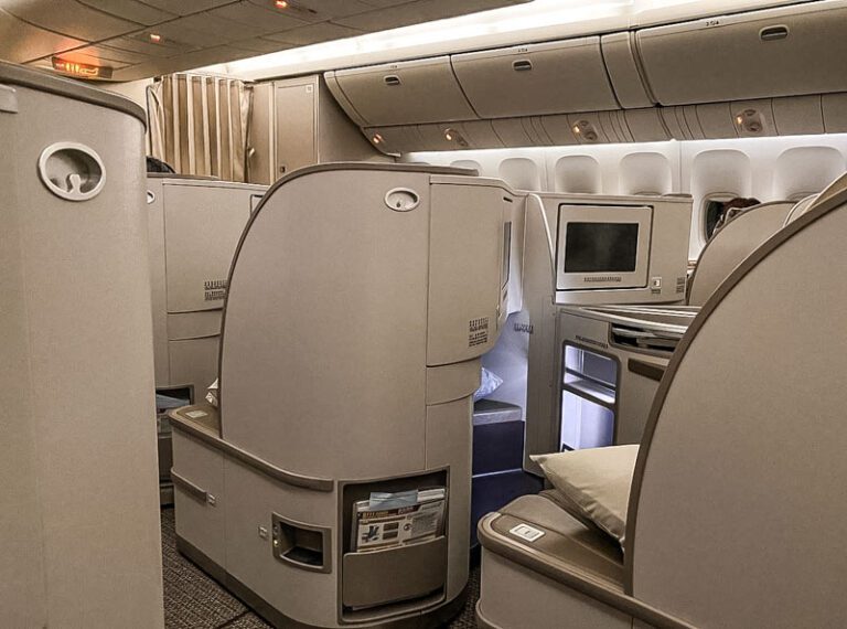11 Best Airlines for Premium Business Class From The USA to Southeast Asia