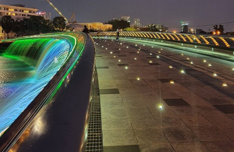 12 EPIC Things to Do in Ho Chi Minh at Night (Street Food Guide!)