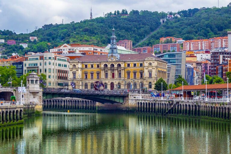 12 Can’t-Miss Things to Do in Bilbao (From Locals’ Favorites to Major ...